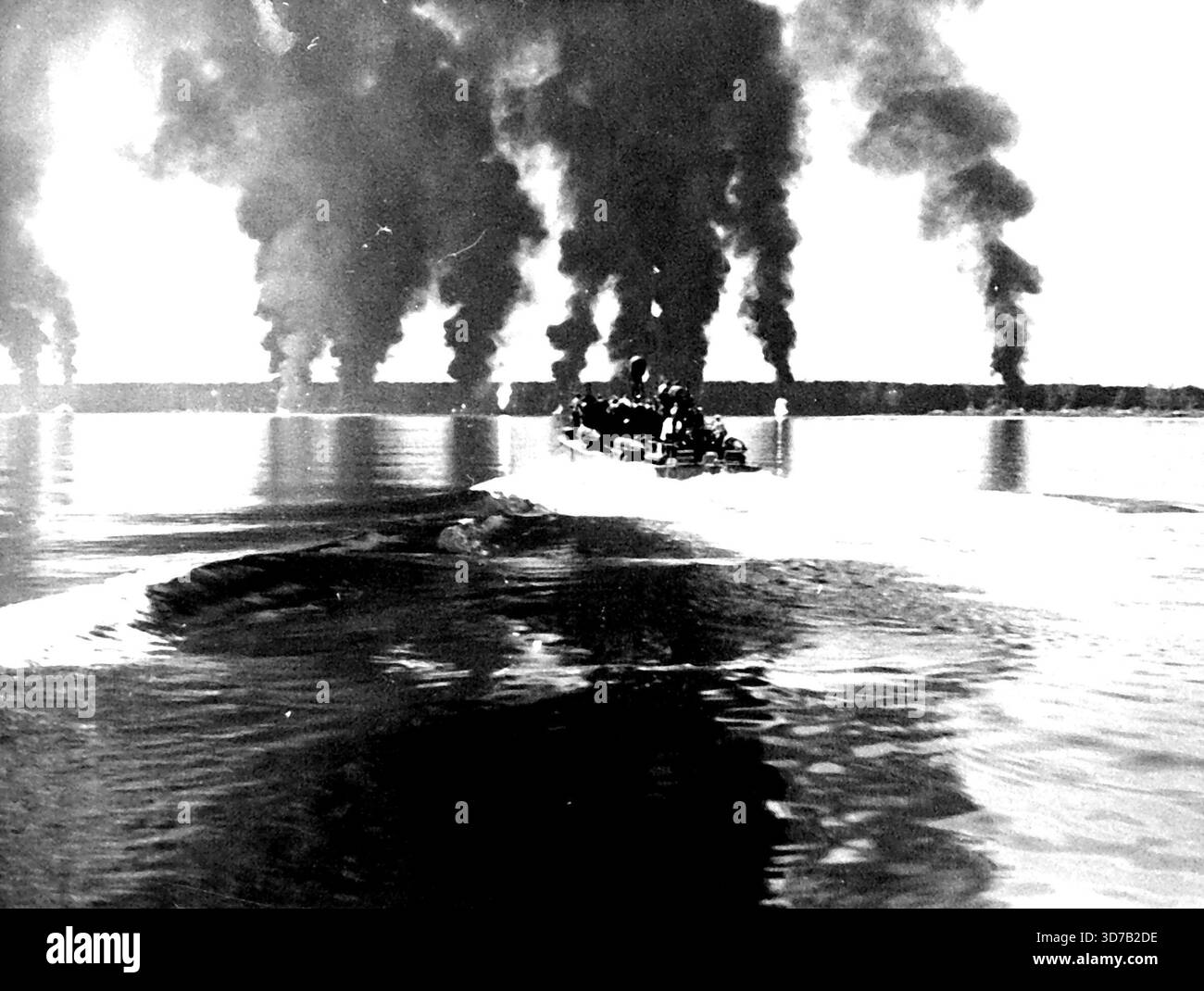 World war 2 japanese patrol boat hi-res stock photography and images ...