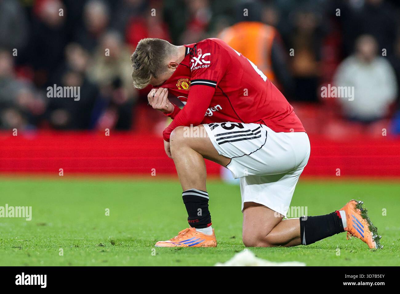 Manchester United defender Luke Shaw (23) dejected after losing during ...