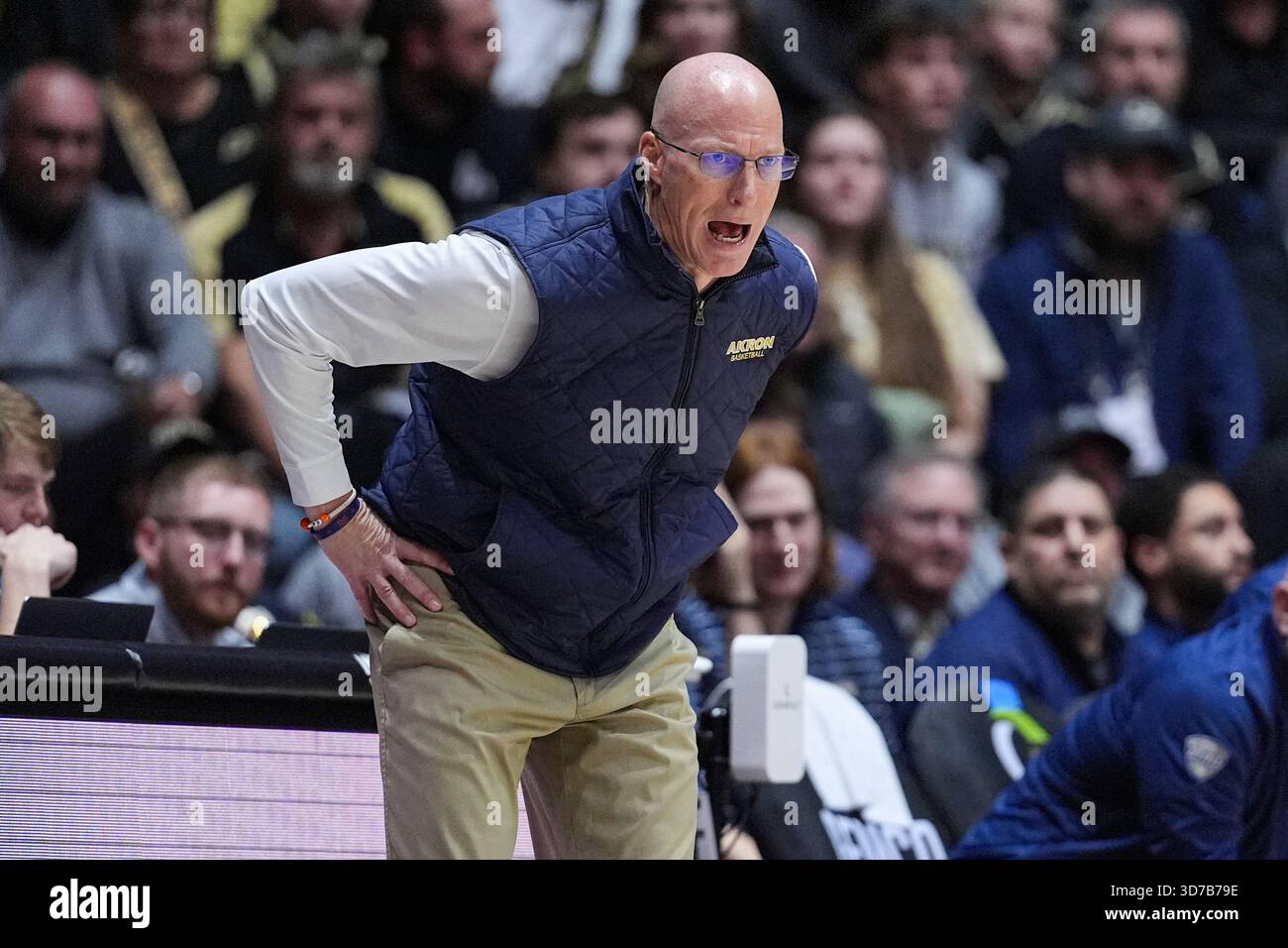 Akron head coach John Groce on the sideline during the first half of an ...