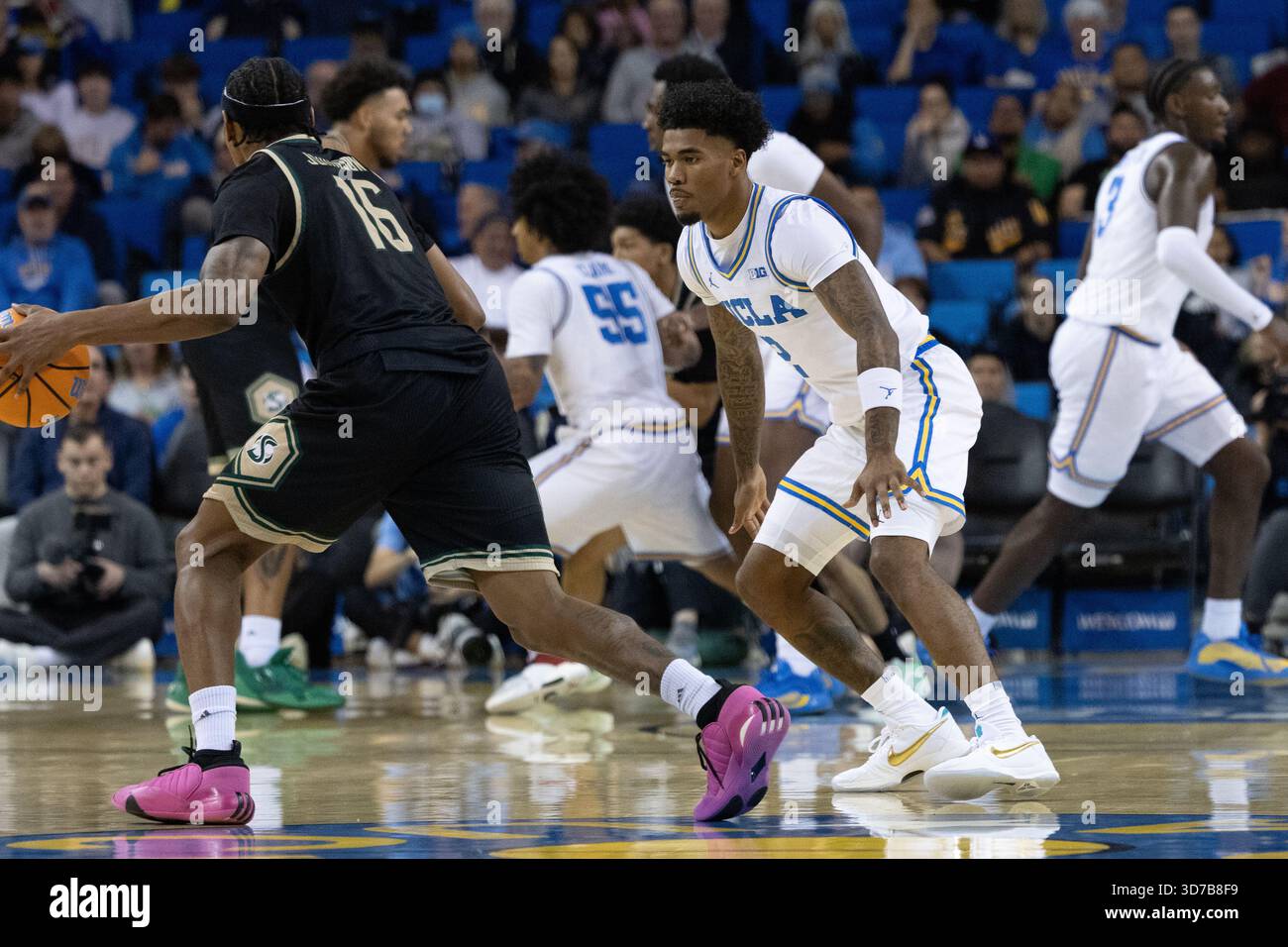 LOS ANGELES, CA - NOVEMBER 18: Donovan Dent #2 of the UCLA Bruins ...