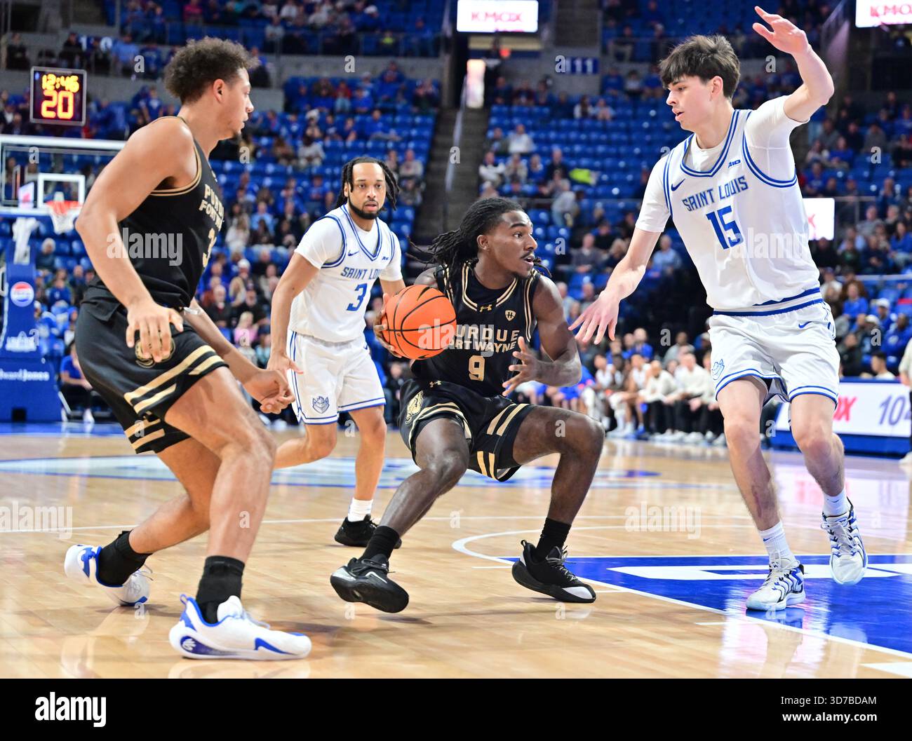 ST. LOUIS, MO - NOVEMBER 21: Purdue Fort Wayne guard DeAndre Craig Jr ...