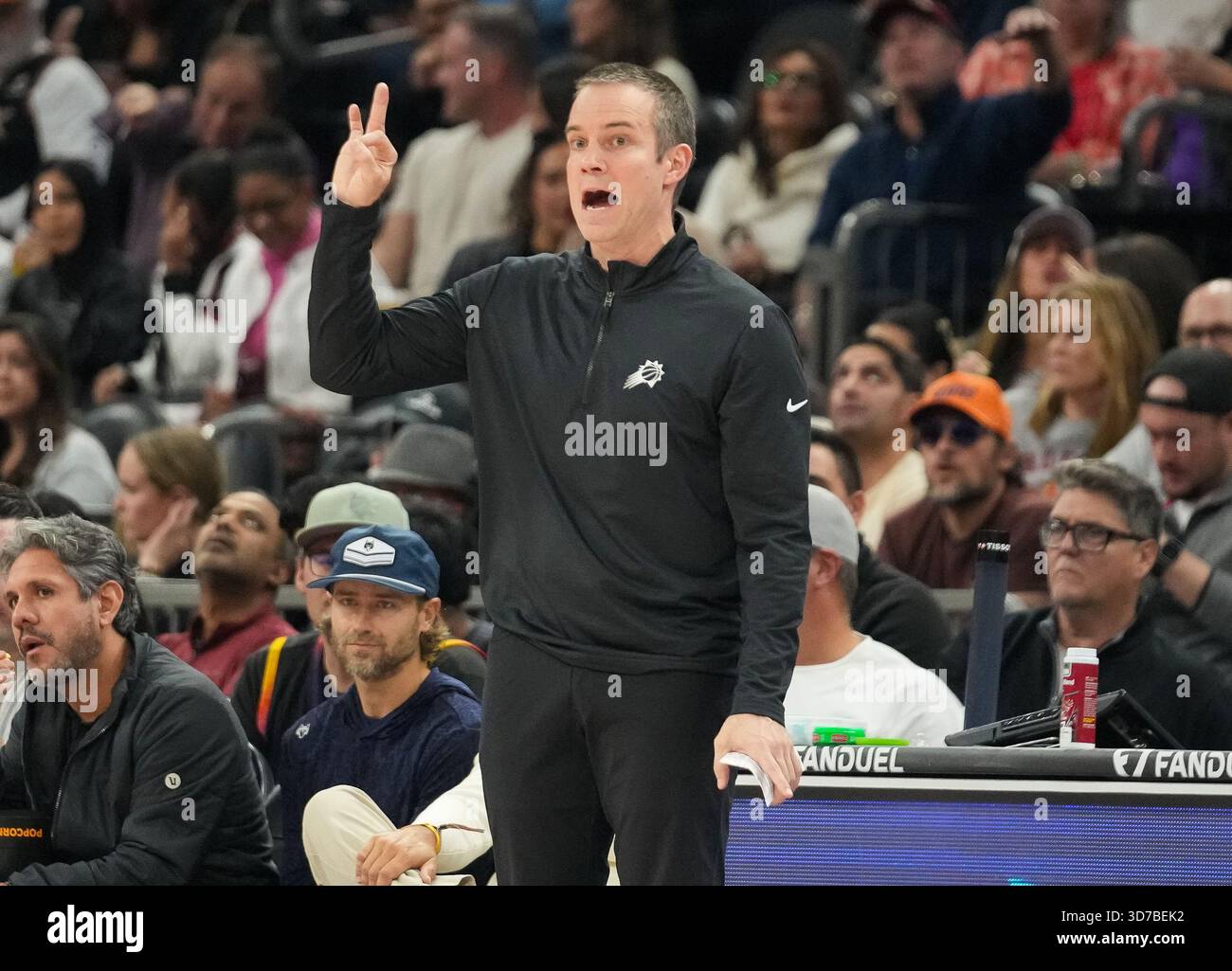 Phoenix Suns' head coach Jordan Ott against the San Antonio Spurs ...