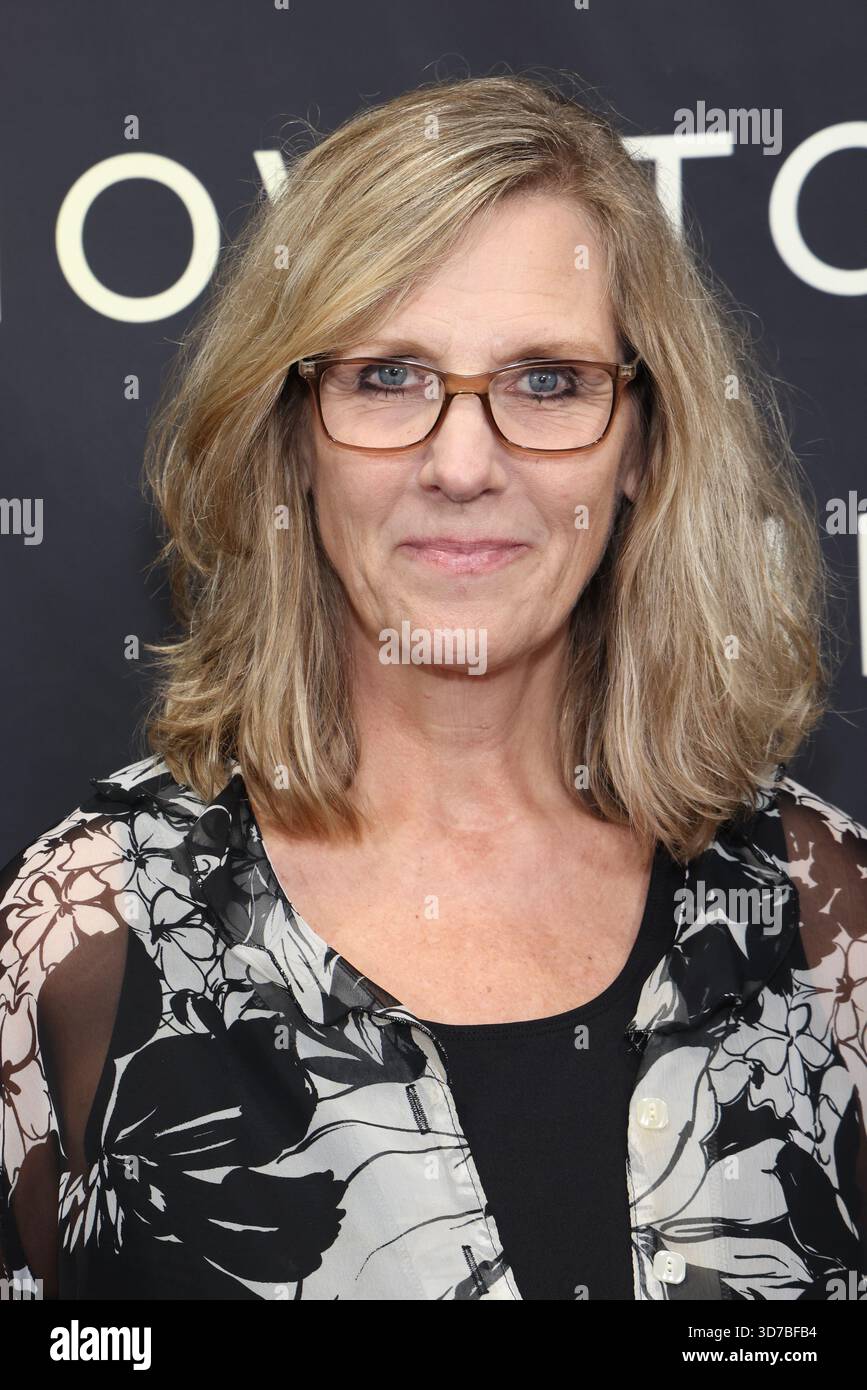 Beverly Hills, California, USA. 23rd November, 2025. Kari Campano ...