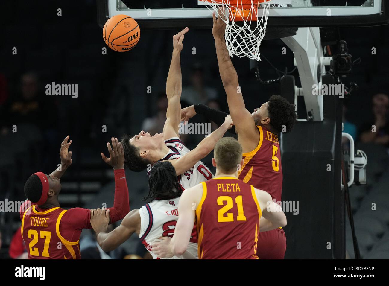 St. John's guard Dylan Darling (0) is blocked by Iowa State forward ...