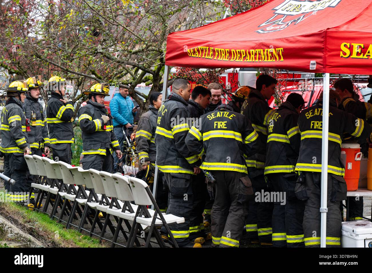 Seattle, USA. 24th Nov, 2025. Seattle Fire Department live fire ...