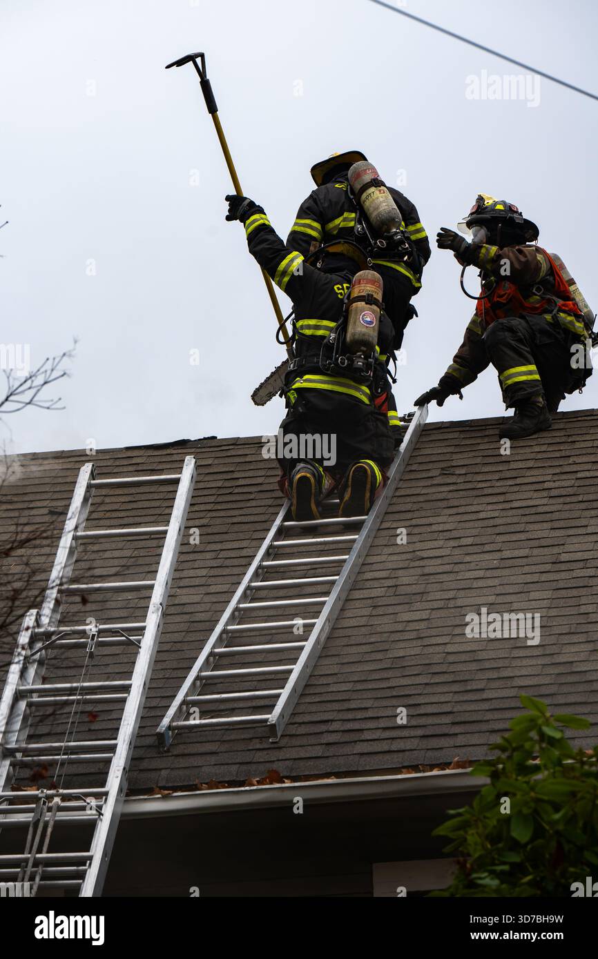 Seattle, USA. 24th Nov, 2025. Seattle Fire Department live fire ...