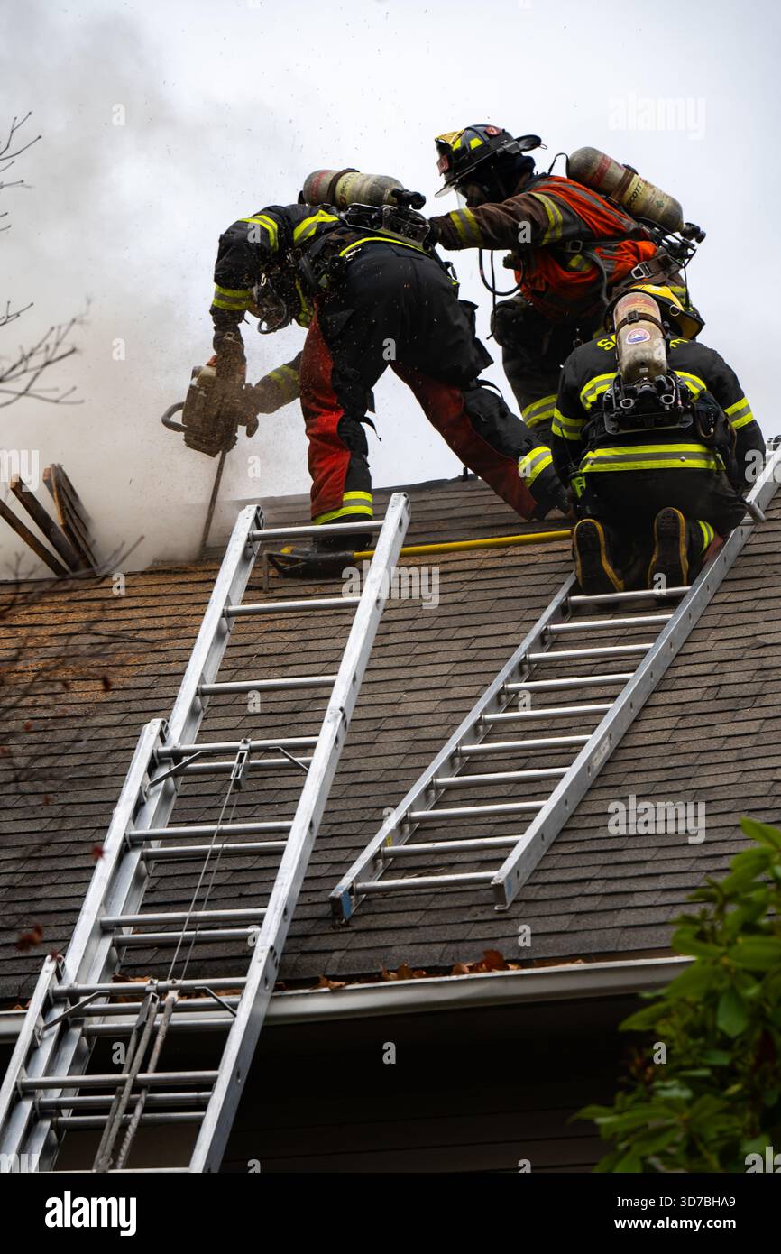 Seattle, USA. 24th Nov, 2025. Seattle Fire Department live fire ...