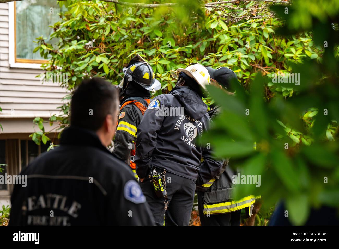 Seattle, USA. 24th Nov, 2025. Seattle Fire Department live fire ...