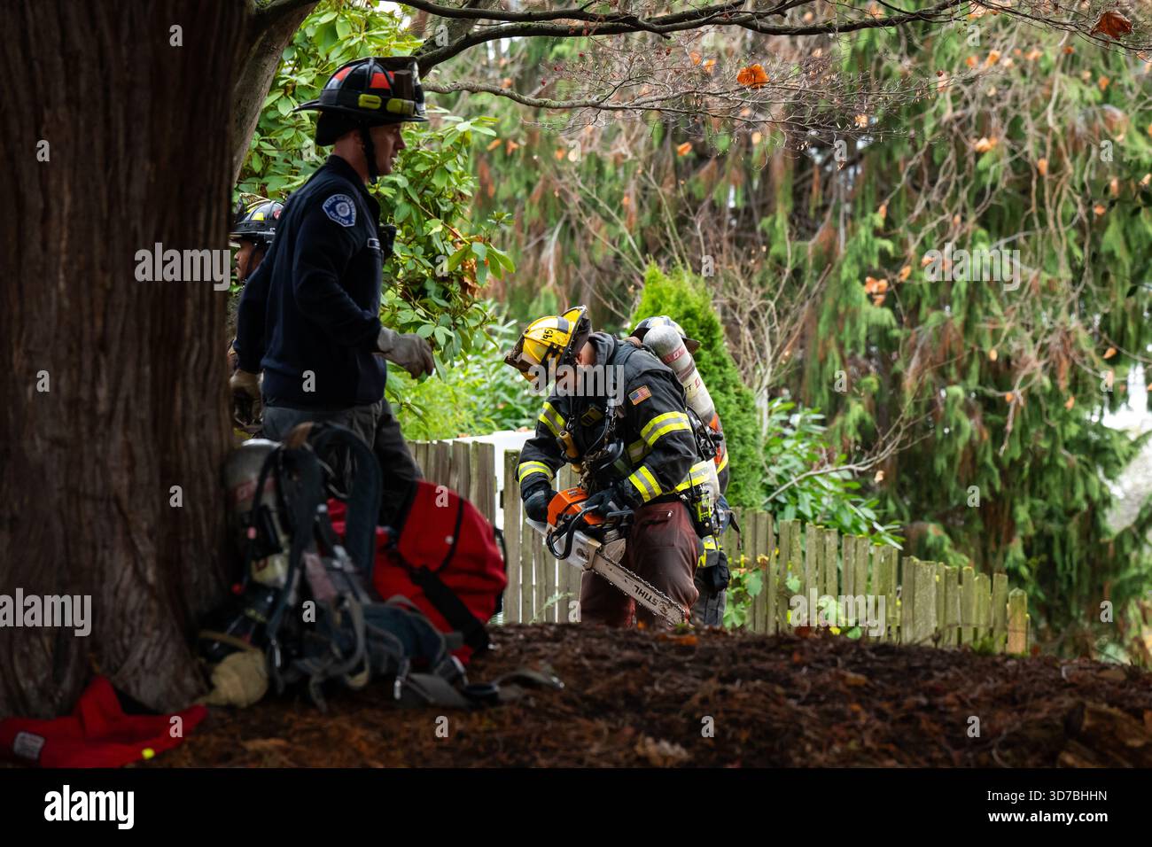 Seattle, USA. 24th Nov, 2025. Seattle Fire Department live fire ...