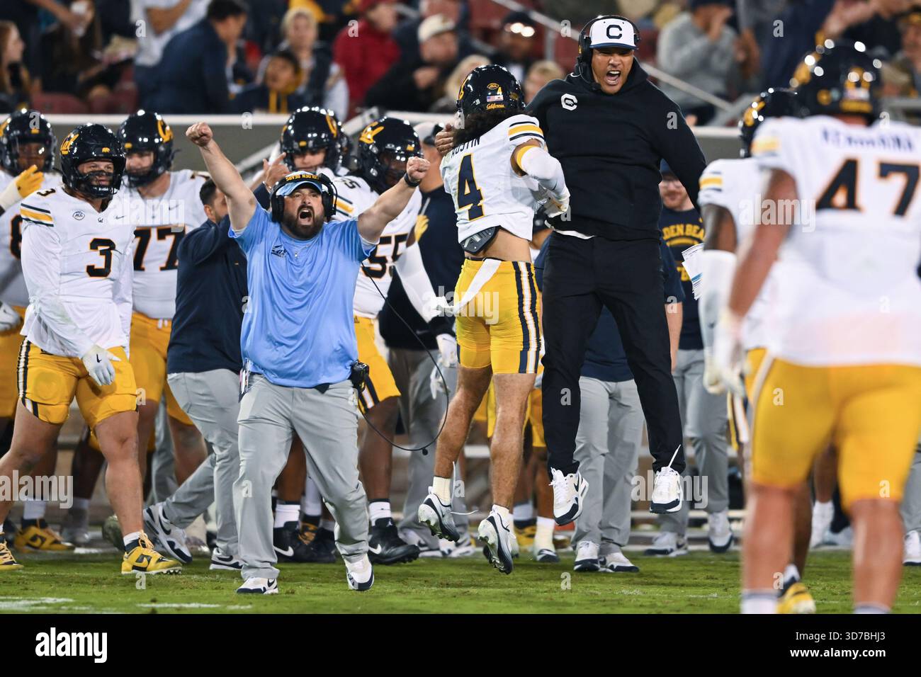 PALO ALTO, CA - NOVEMBER 22: California Golden Bears inside linebackers ...