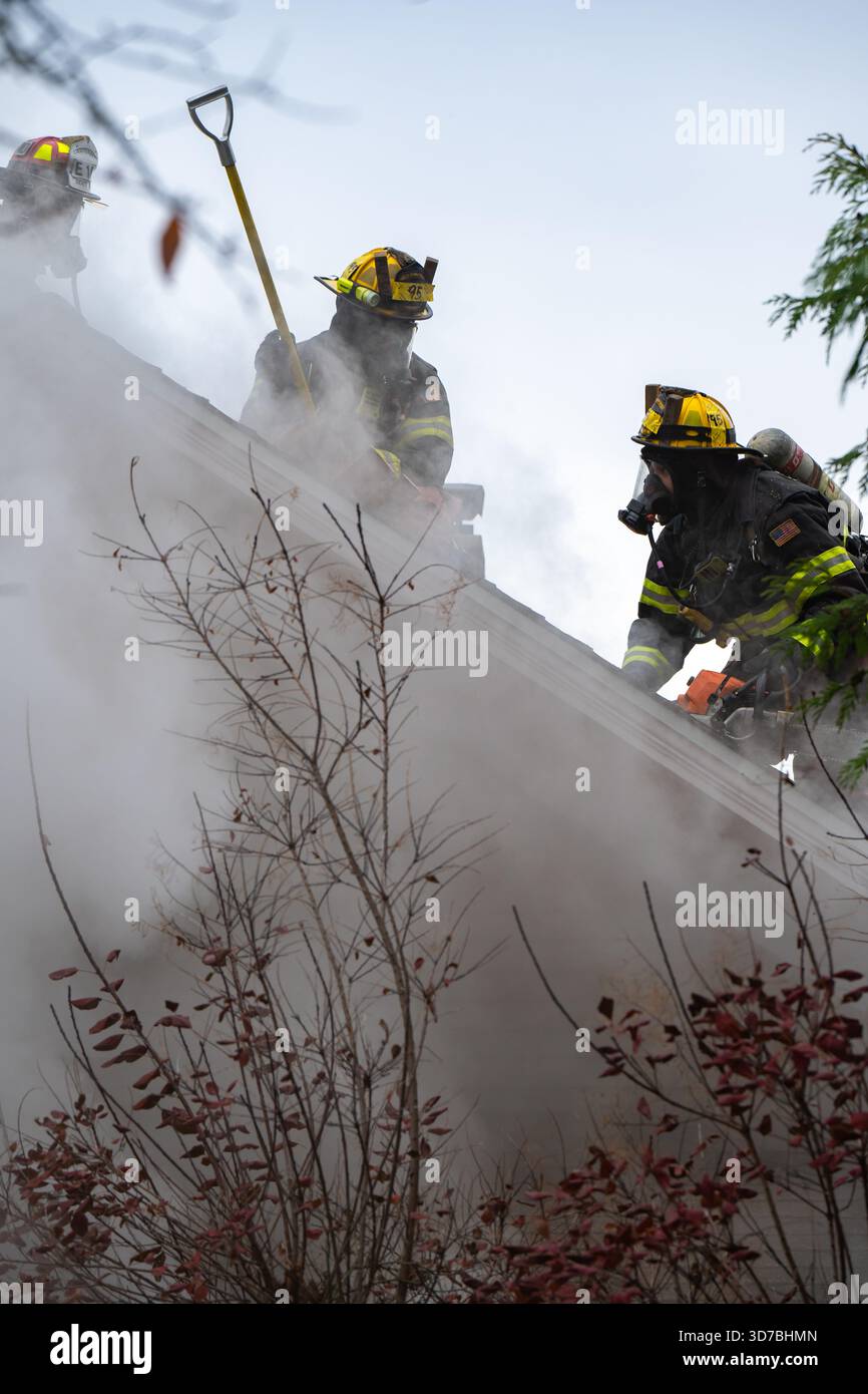 Seattle, USA. 24th Nov, 2025. Seattle Fire Department live fire ...