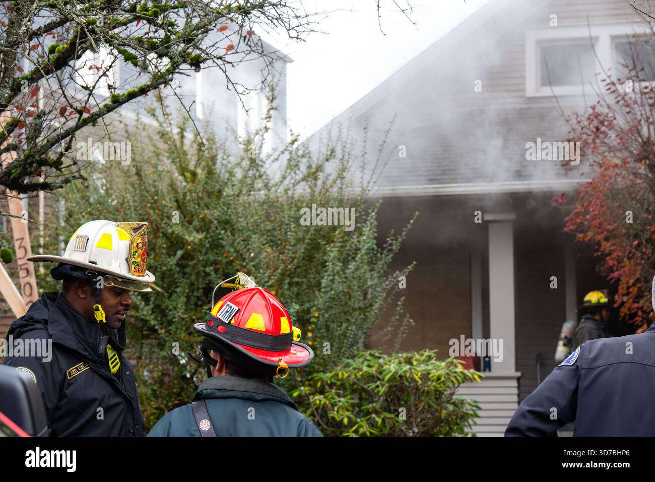 Seattle, USA. 24th Nov, 2025. Seattle Fire Department live fire ...