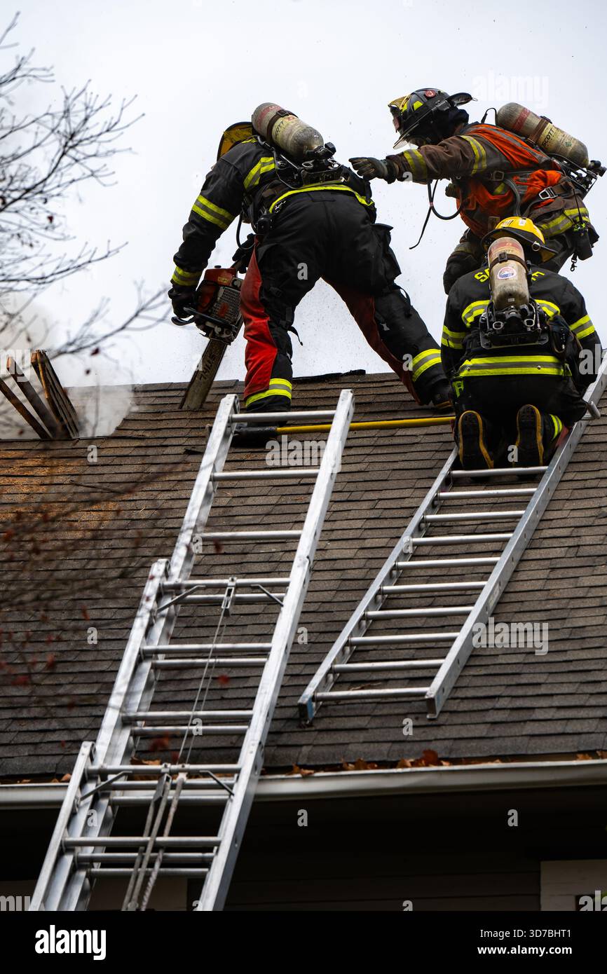 Seattle, USA. 24th Nov, 2025. Seattle Fire Department live fire ...