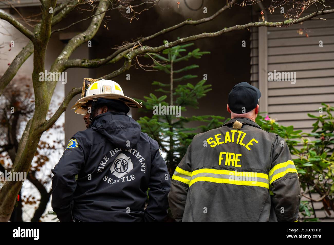 Seattle, USA. 24th Nov, 2025. Seattle Fire Department live fire ...