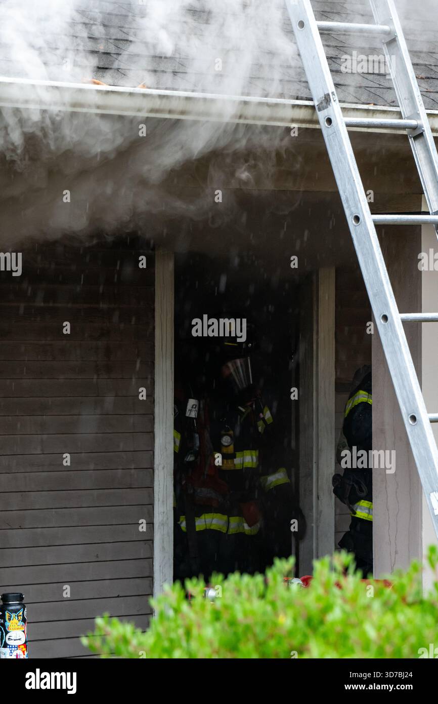 Seattle, USA. 24th Nov, 2025. Seattle Fire Department live fire ...