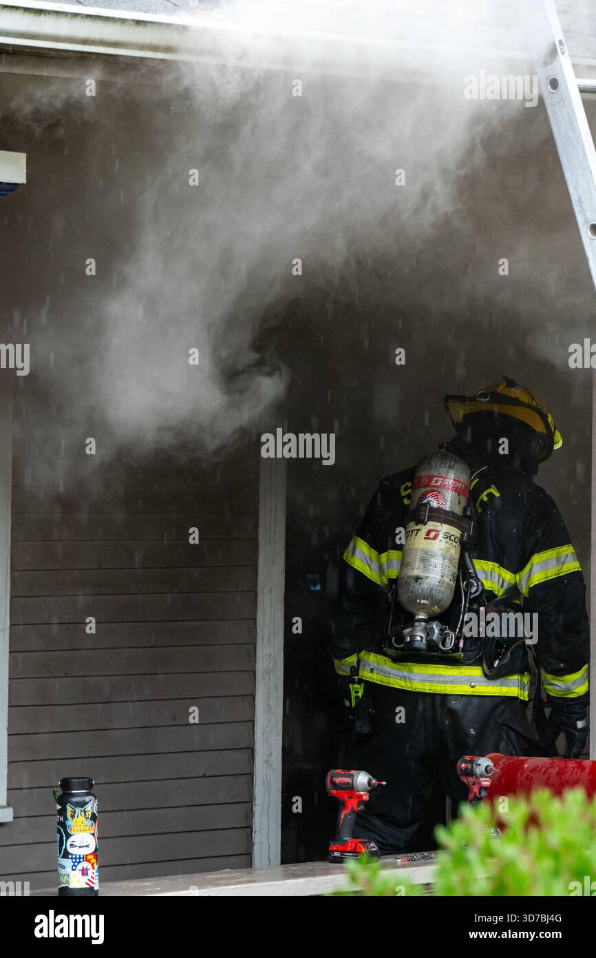 Seattle, USA. 24th Nov, 2025. Seattle Fire Department live fire ...