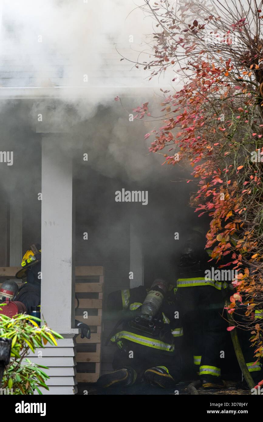 Seattle, USA. 24th Nov, 2025. Seattle Fire Department live fire ...
