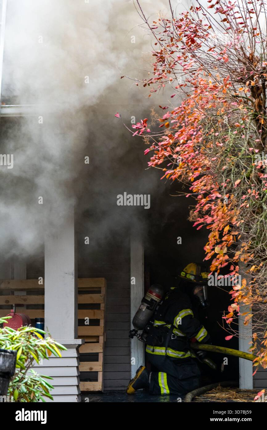 Seattle, USA. 24th Nov, 2025. Seattle Fire Department live fire ...