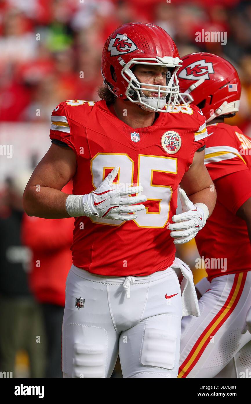 November 23, 2025: Kansas City Chiefs tight end Robert Tonyan (85) is ...