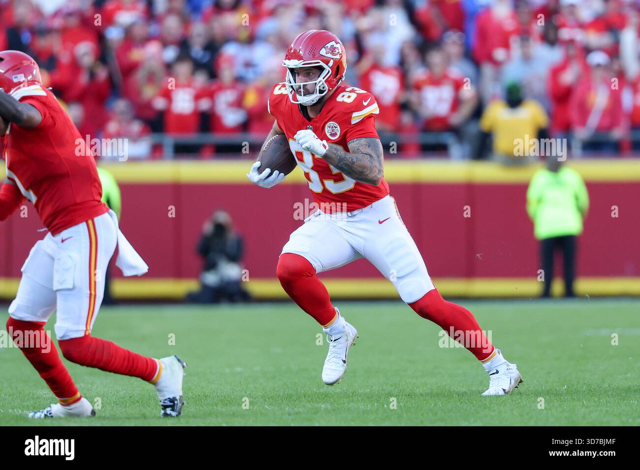 November 23, 2025: Kansas City Chiefs tight end Noah Gray (83) runs the ...