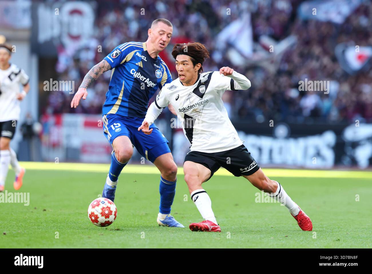 (L-R) Mitchell Duke (Zelvia), Taisei Miyashiro (Vissel), NOVEMBER 22 ...