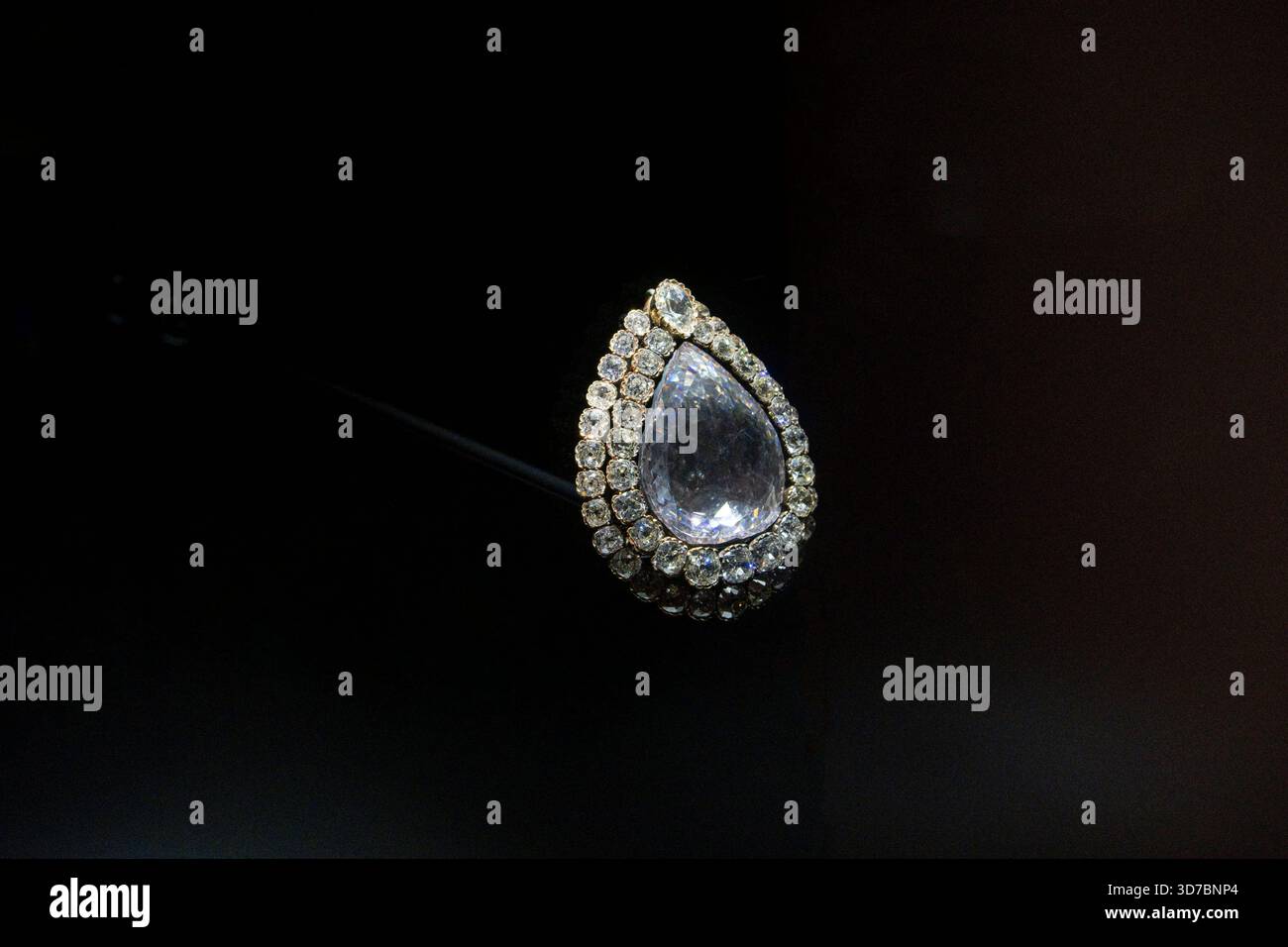 Topkapi diamond hi-res stock photography and images - Alamy