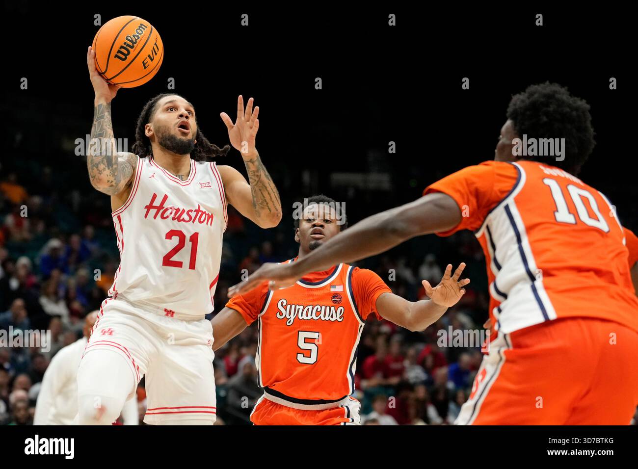 Houston guard Emanuel Sharp (21) shoots the ball against Syracuse ...