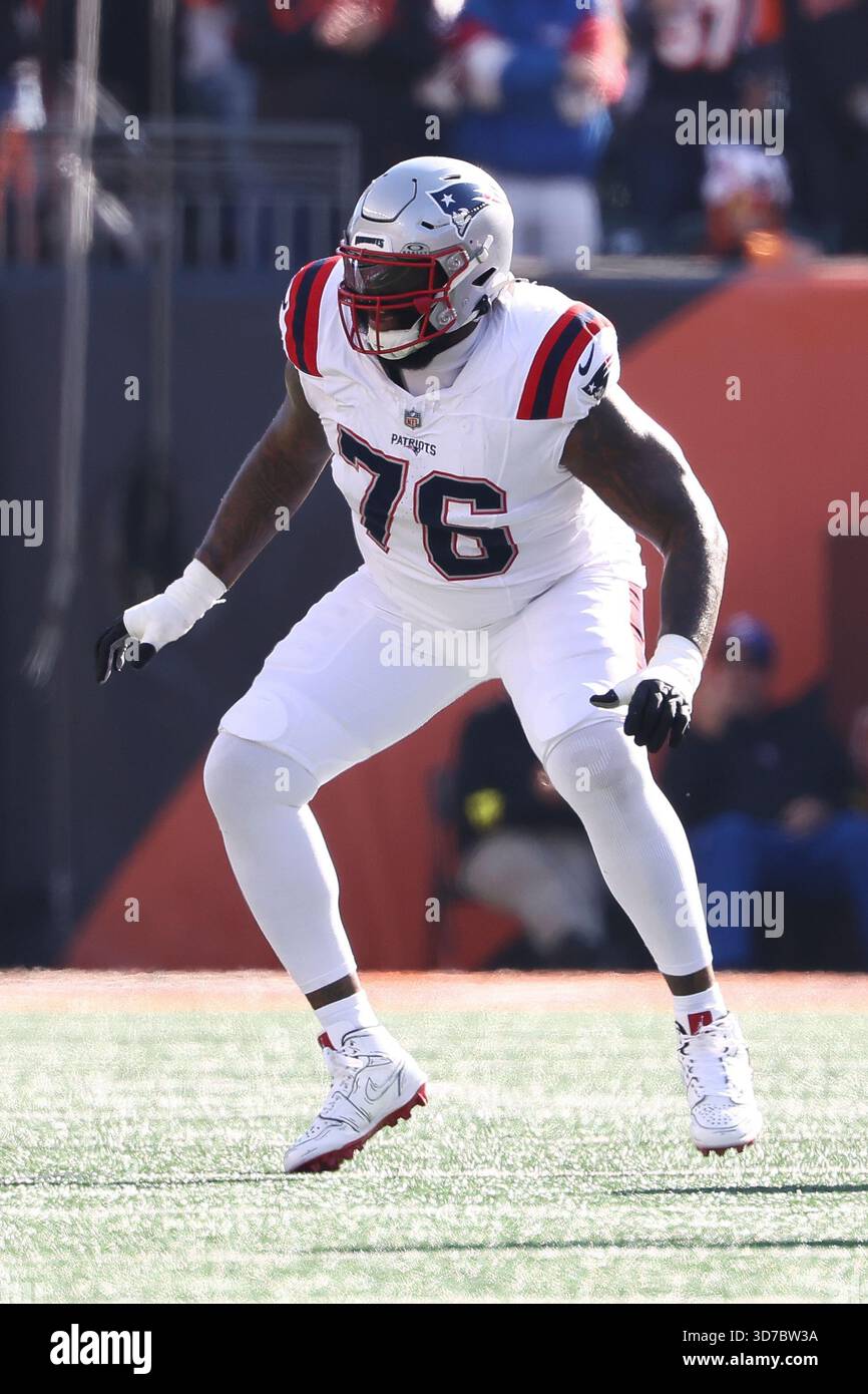 New England Patriots offensive tackle Morgan Moses (76) protects the ...