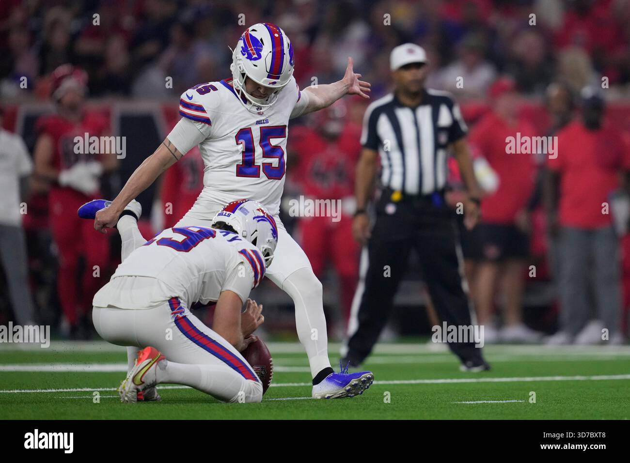 Buffalo Bills place kicker Matt Prater (15) attempts a field goal ...
