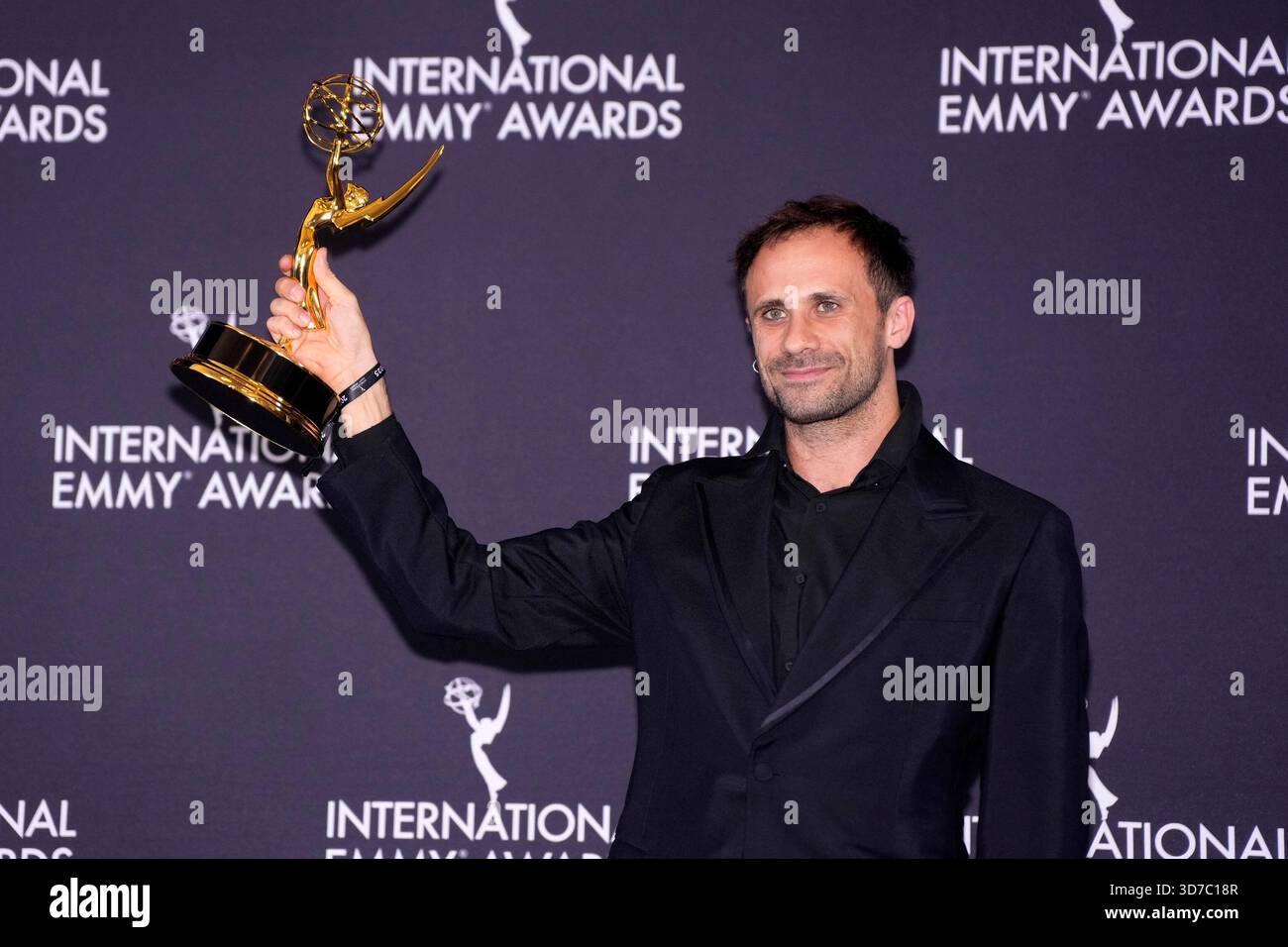 Oriol Pla, winner for Best Performance by an Actor for "Yo, adicto ...