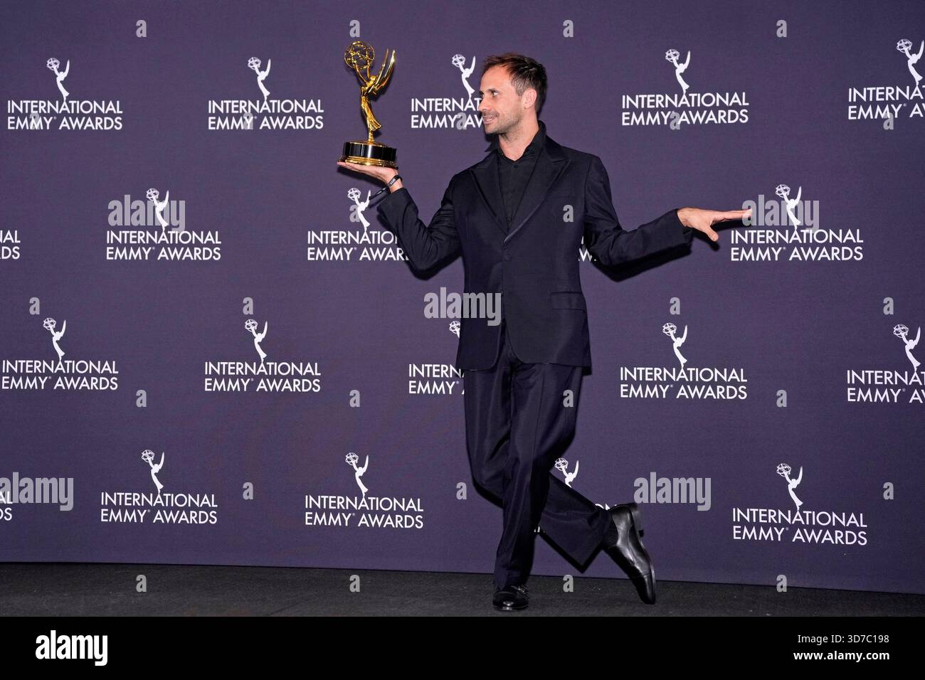 Oriol Pla, winner for Best Performance by an Actor for "Yo, adicto ...
