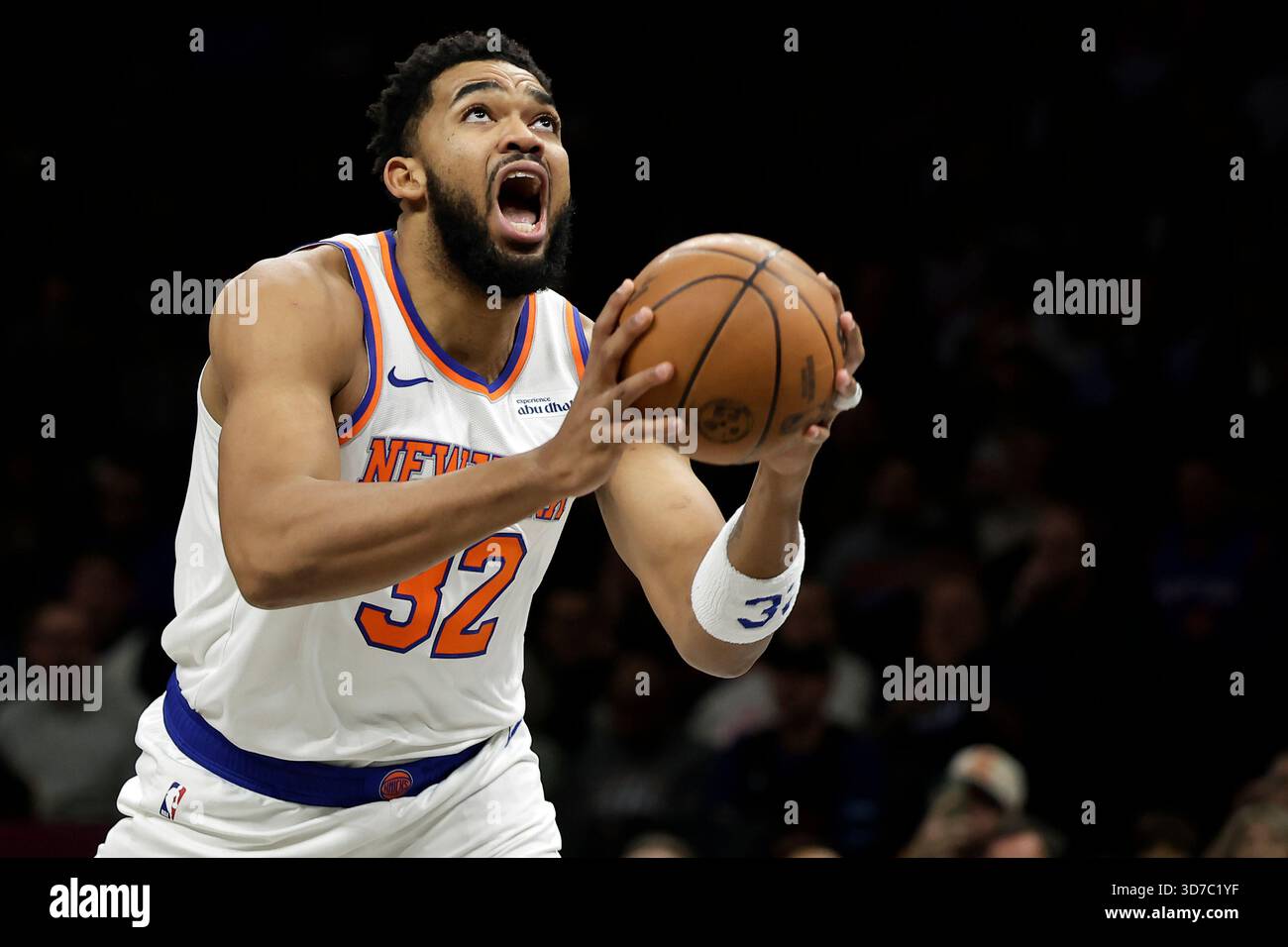New York Knicks center Karl-Anthony Towns (32) drives to the basket ...