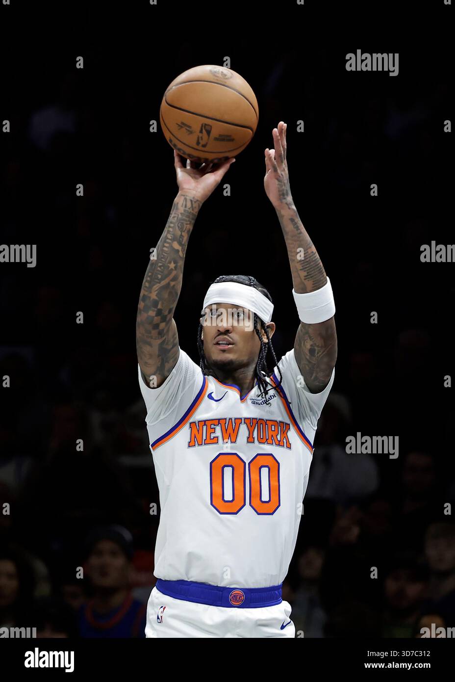 New York Knicks guard Jordan Clarkson (00) shoots during the first half ...