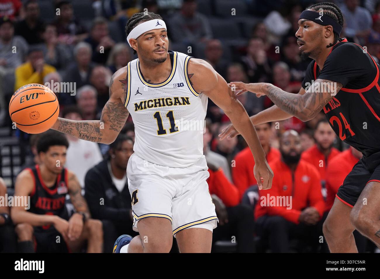 Michigan guard Roddy Gayle Jr. (11) moves the ball up court against San ...