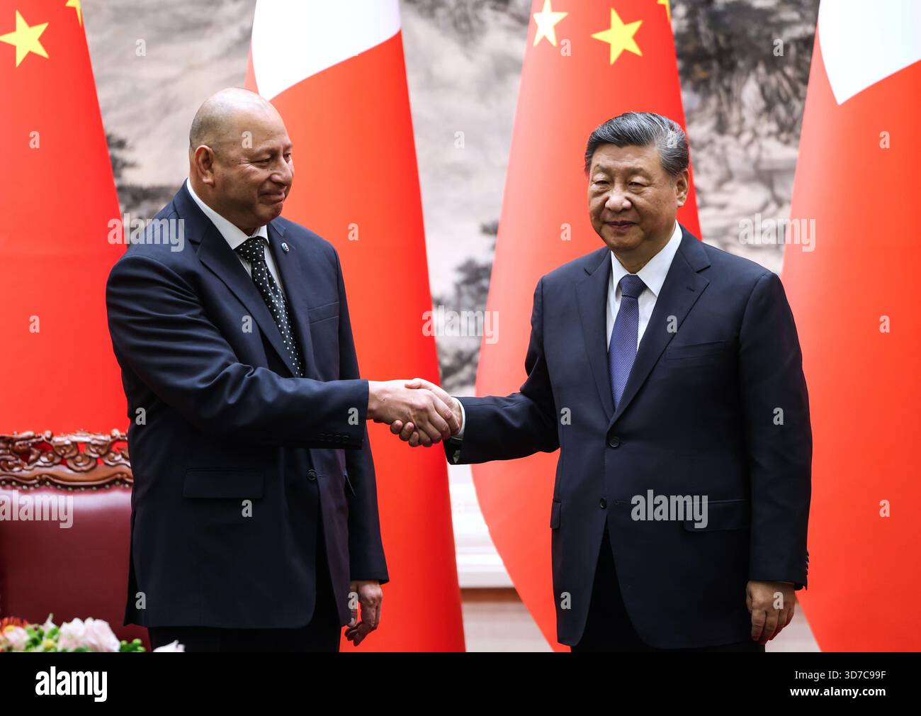 Tonga's King Tupou VI, left, and China's President Xi Jinping shake ...