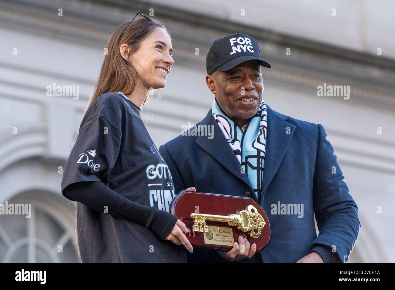 Ella Stevens receives Key to the City from mayor Eric Adams during NJ ...