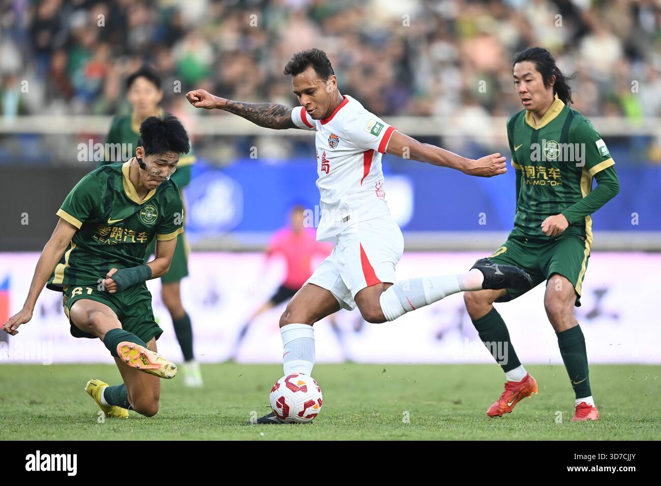 Zhejiang Professional Football Club 2-2 draw Qingdao Hainiu Football ...