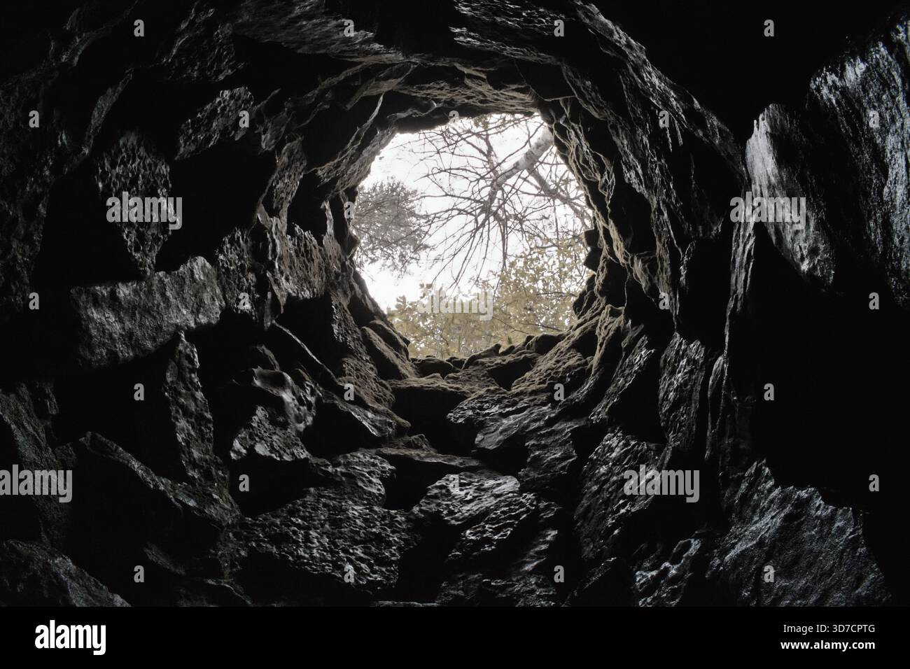 Old abandoned stone well hi-res stock photography and images - Alamy