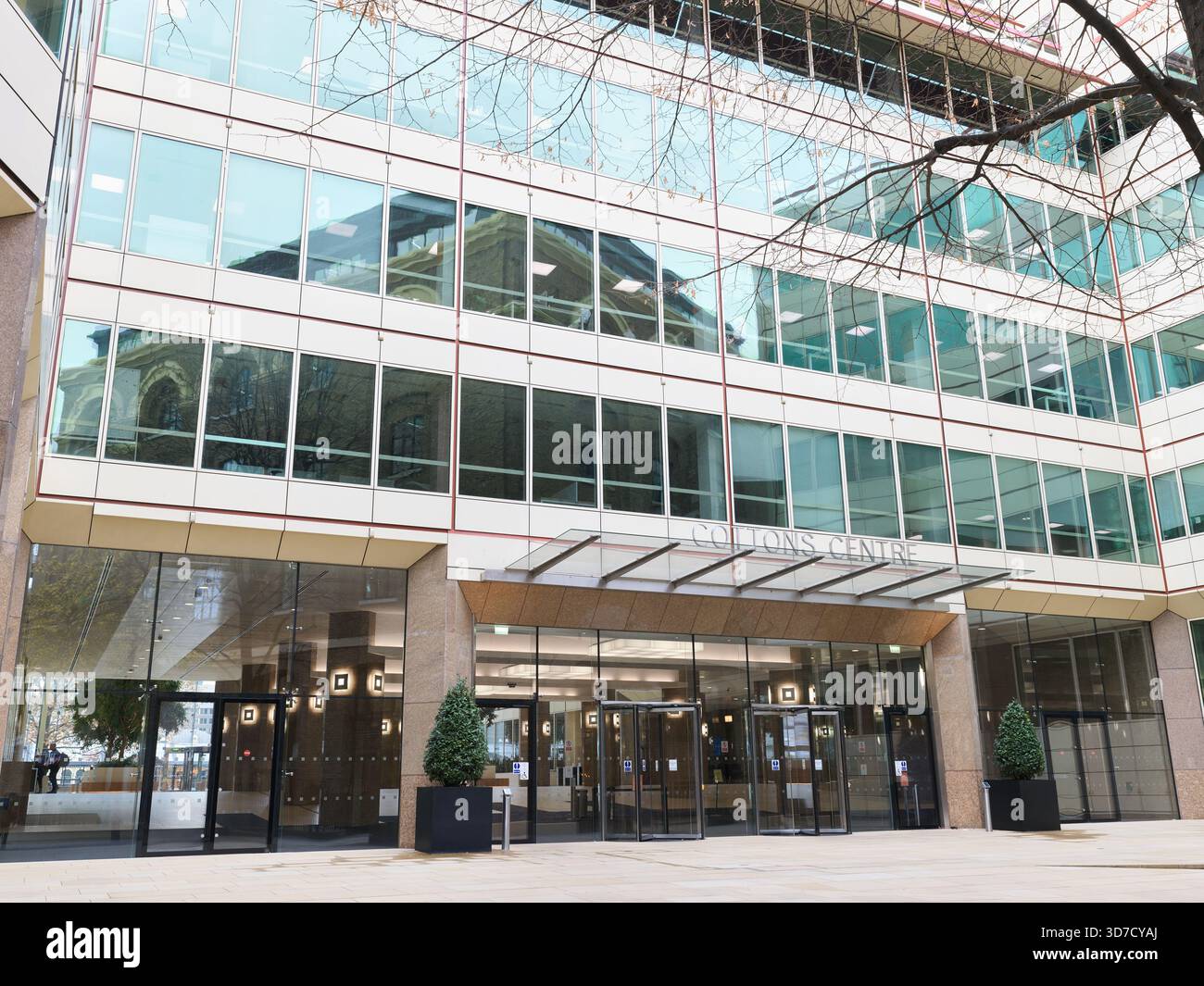London commercial centre hi-res stock photography and images - Alamy