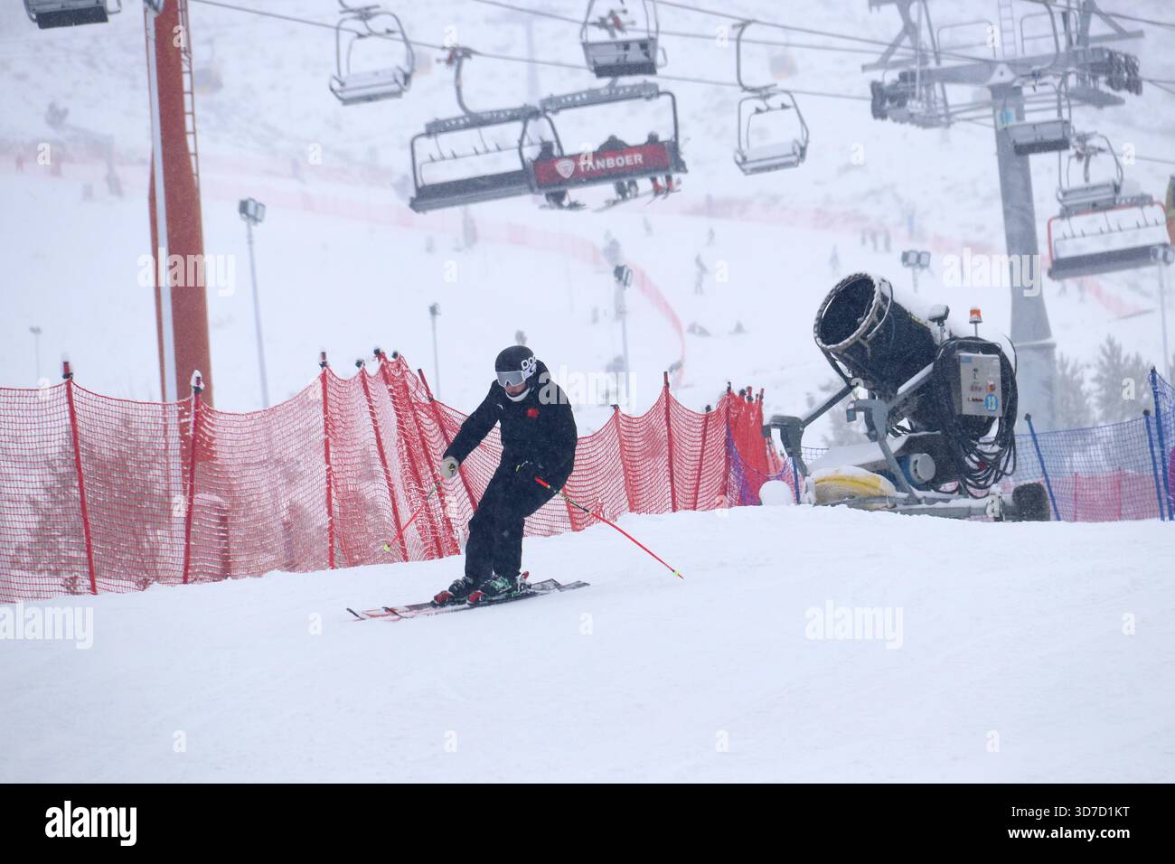 Tourists enjoy skiing in Altay City, northwest China's Xinjiang Uygur ...
