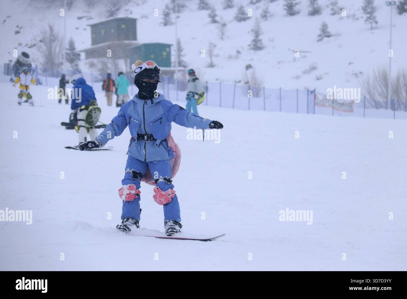Tourists enjoy skiing in Altay City, northwest China's Xinjiang Uygur ...