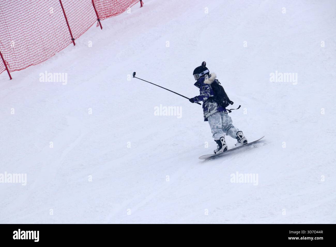 Tourists enjoy skiing in Altay City, northwest China's Xinjiang Uygur ...