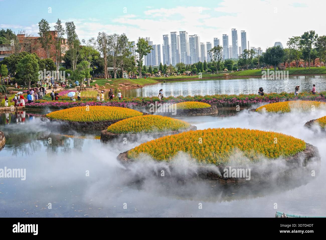 Tourists admire early winter scenery at Qingxiushan scenic area in ...
