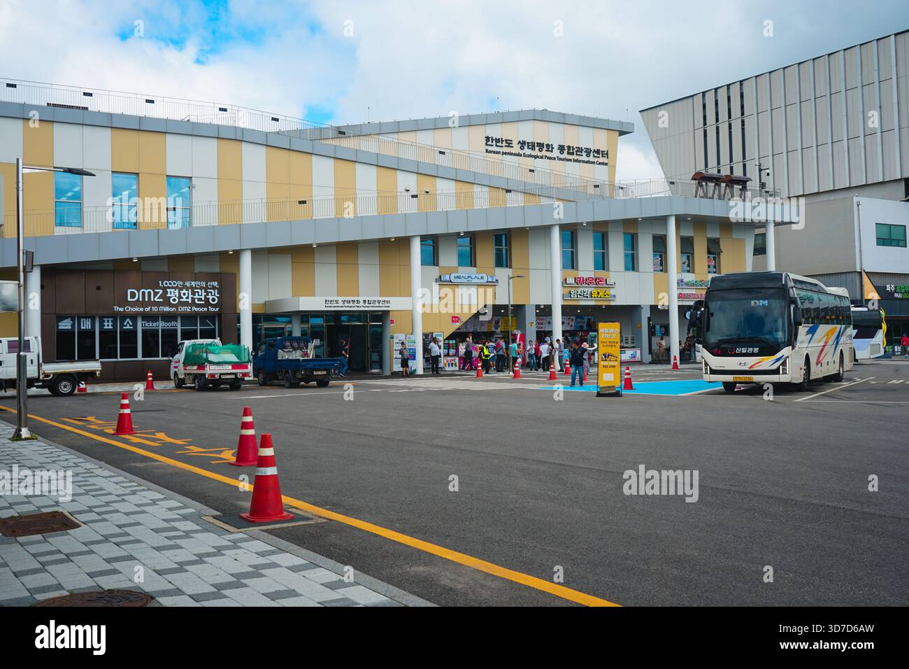 Pyeonghwa land hi-res stock photography and images - Alamy
