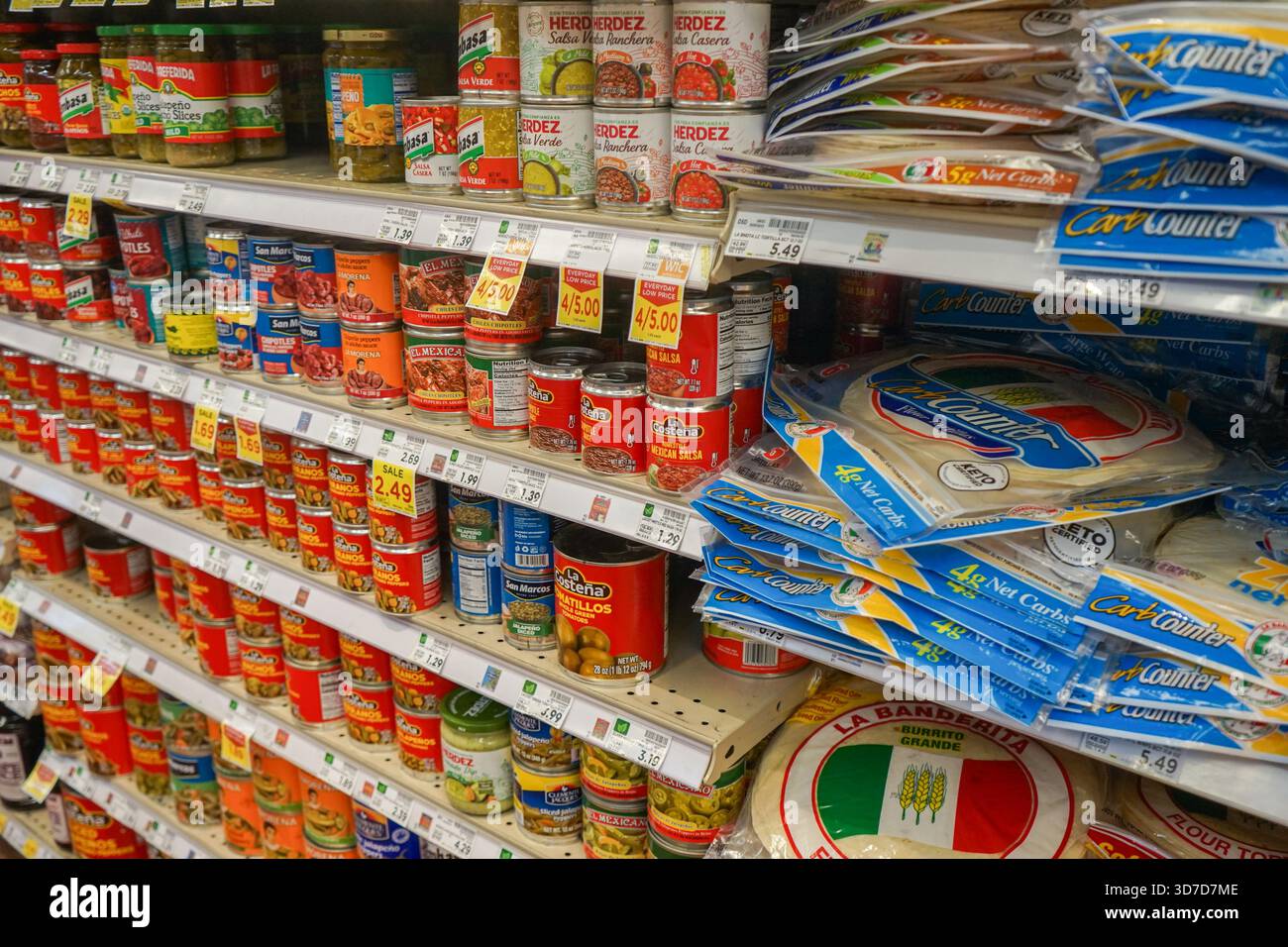 Salsa cans hi-res stock photography and images - Alamy