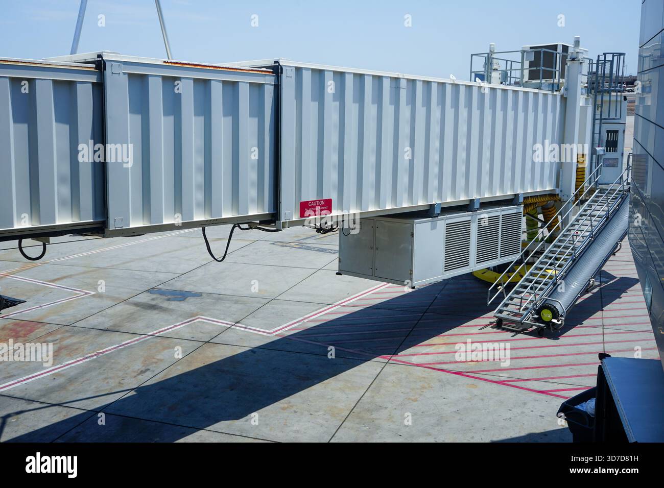Jet bridge extending from the airport gate to the airplane at Sky ...