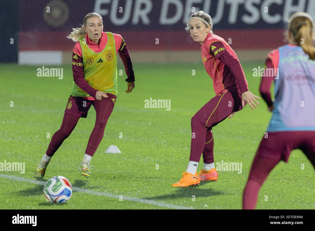 24 November 2025, Hesse, Frankfurt/Main: Soccer, women: Media training ...