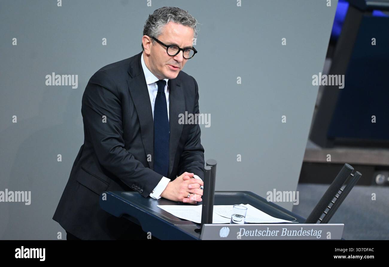 25 November 2025, Berlin: Thorsten Rudolph (SPD) speaks during the ...