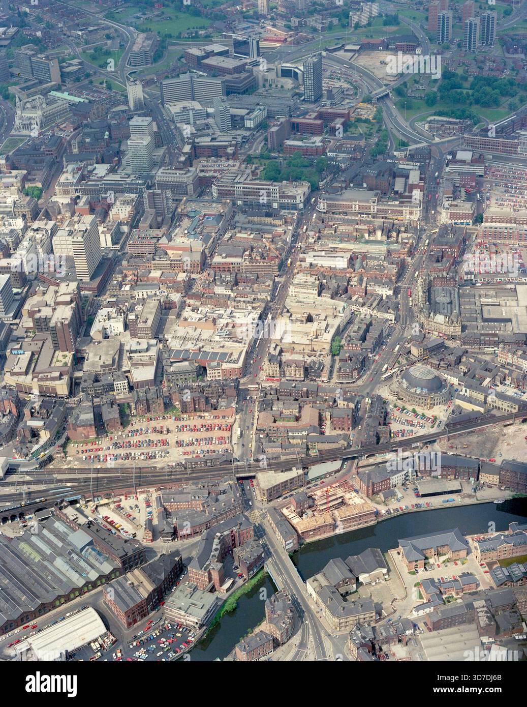 Aerial view of Leeds in 1989, radically different to todays modern city ...