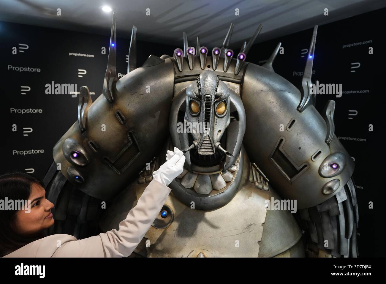 A Full-Size Screen-Matched Light-Up Mondoshawan from the film The Fifth ...